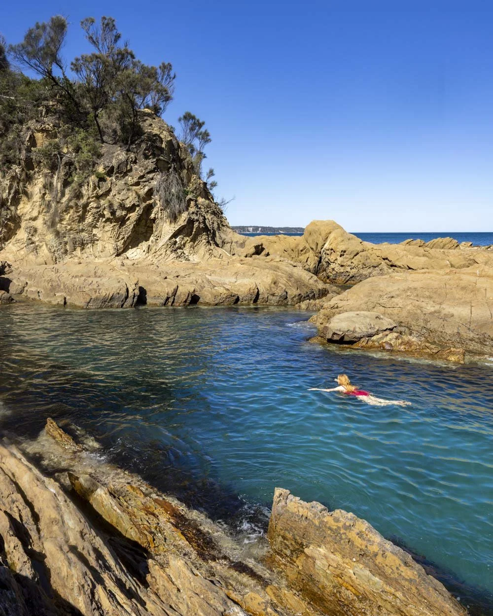 Broulee Cove: swimming at Bateman's Bay electric blue inlet — Walk My World