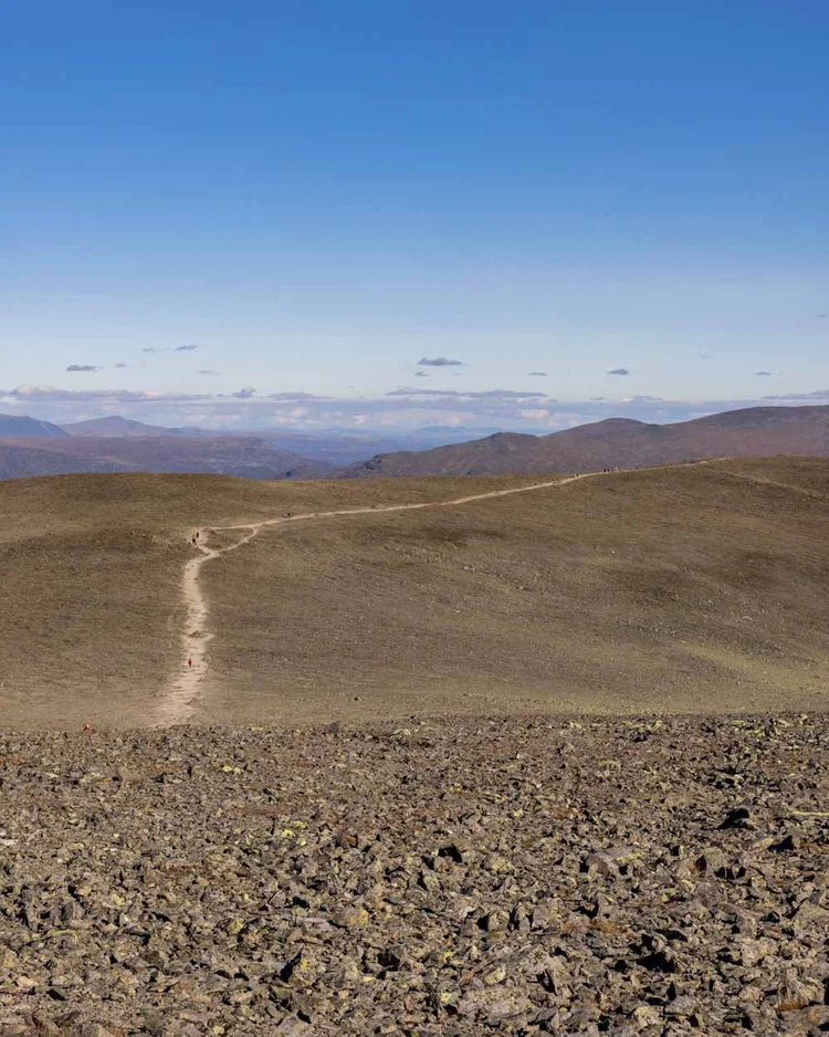 What to expect and how to prepare for the Besseggen Ridge hike — Walk ...