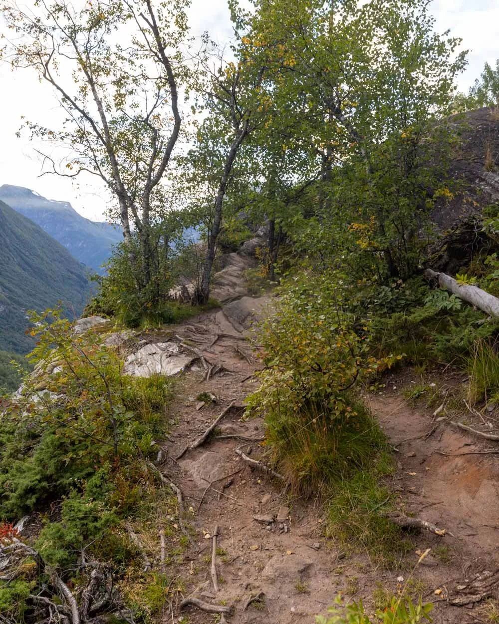 Flydalsjuvet: how to find that secret Geiranger rock photo spot — Walk ...