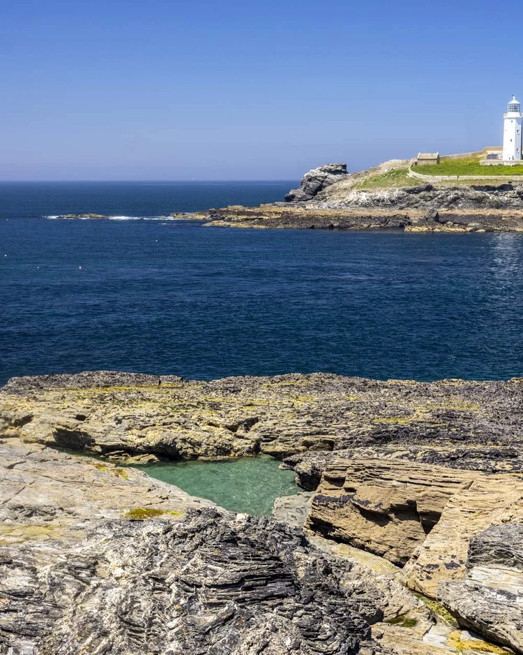 Godrevy Rockpool: a slice of the Mediterranean in Cornwall — Walk My World