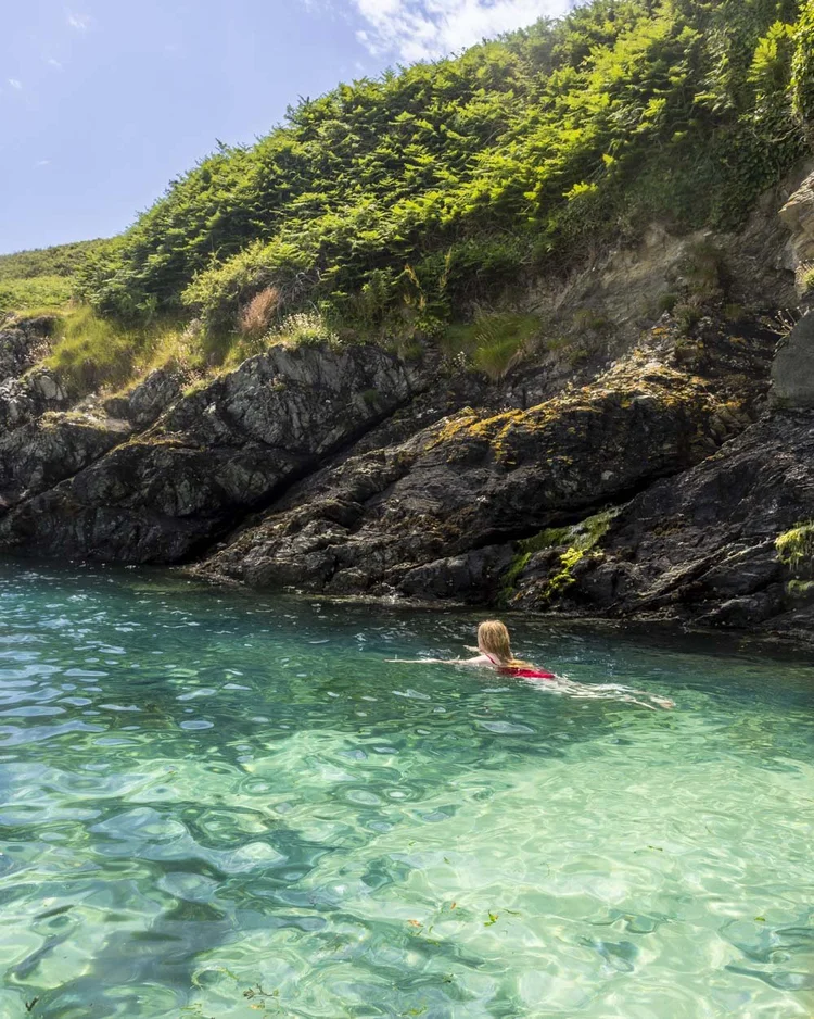 The spectacular turquoise swimming spots at Vugga Cove — Walk My World