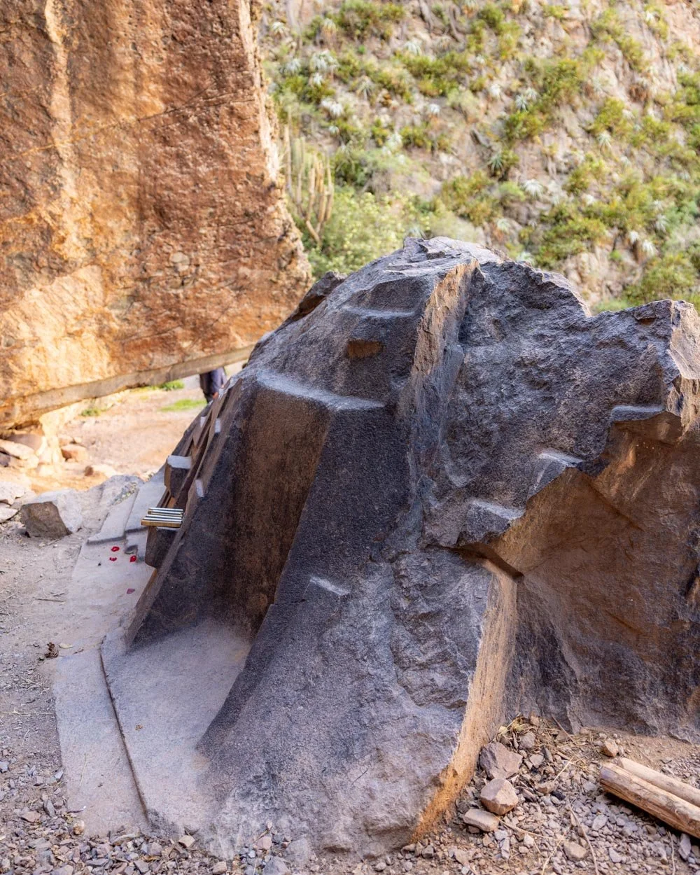 Naupa Iglesia: the mysterious cave altar just outside Ollantaytambo ...
