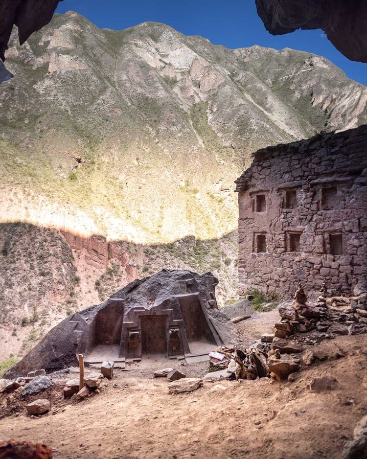 Naupa Iglesia: the mysterious cave altar just outside Ollantaytambo ...