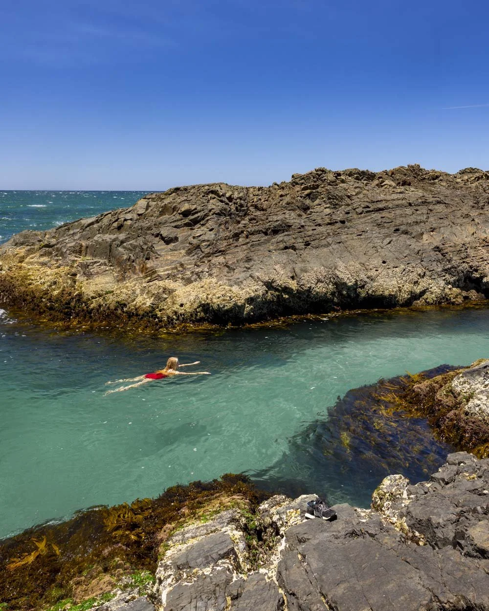 Swimming in Crescent Head's secret azure rock channel — Walk My World
