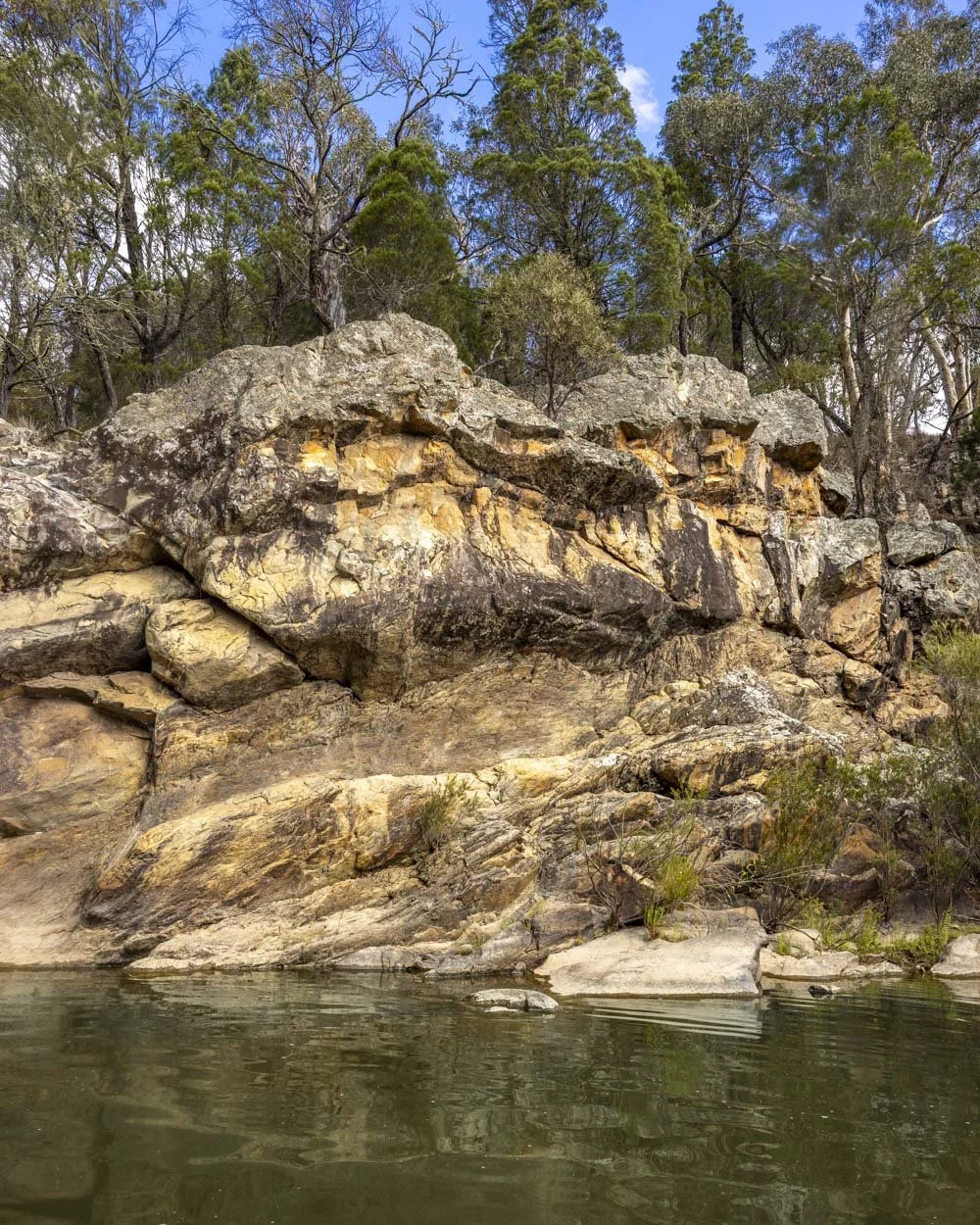 Molonglo Gorge: a stunning walk to secret red rock swimming holes ...