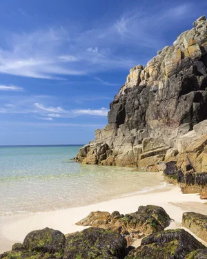 Tips for visiting Pedn Vounder Beach: the scramble, the swim and the ...
