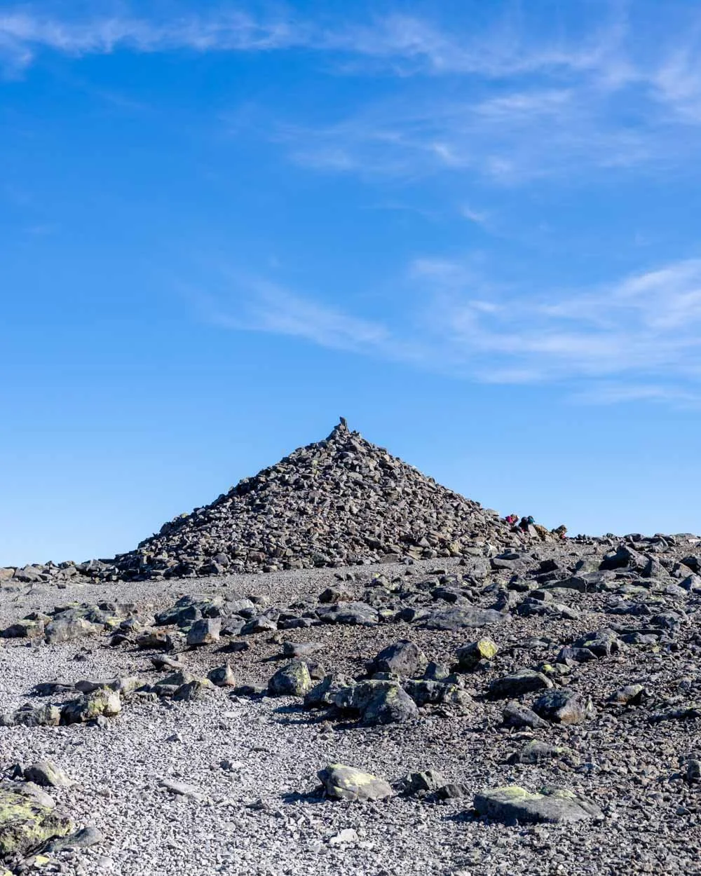 What to expect and how to prepare for the Besseggen Ridge hike — Walk ...