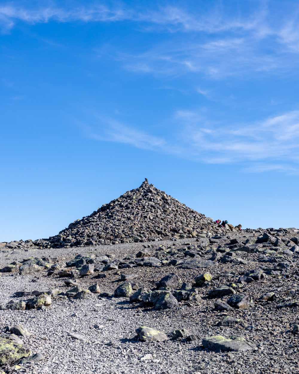 What to expect and how to prepare for the Besseggen Ridge hike — Walk ...