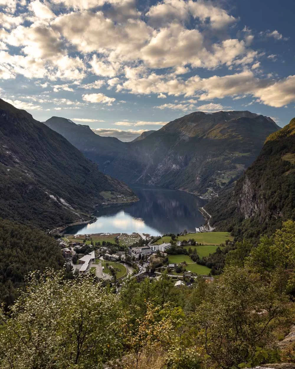 Flydalsjuvet: how to find that secret Geiranger rock photo spot — Walk ...