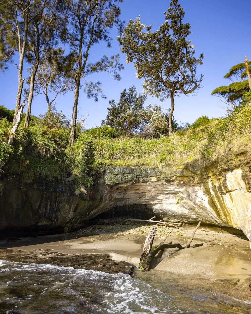 Tips for visiting Murrays Beach including how to find the hidden sea ...