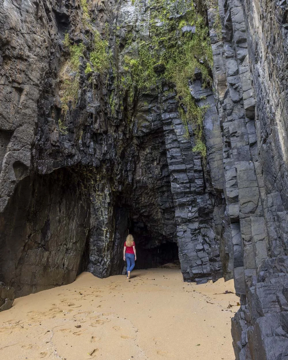 How to find Kiama's hidden sea cave at Walkers Beach — Walk My World