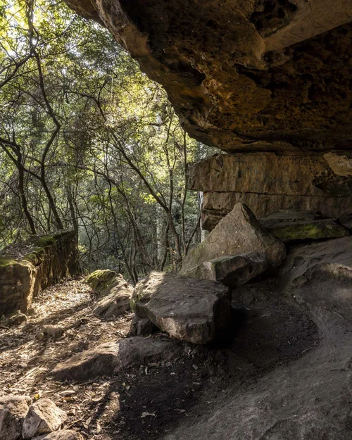 Bens Walk Nowra: caves, a suspension bridge and a hidden Aboriginal art ...