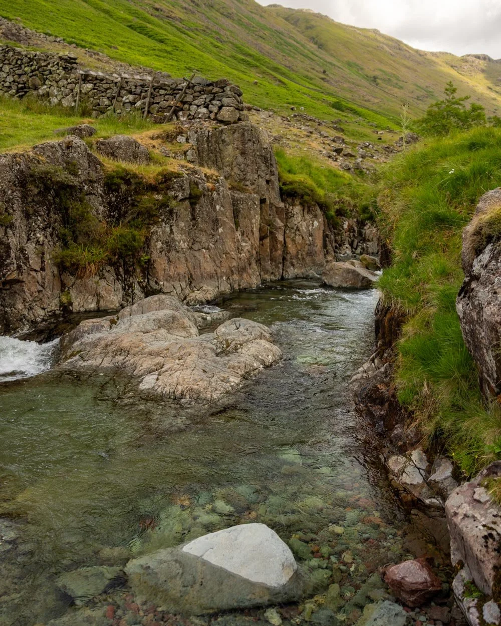 Wild swimming under the gorgeous 18th century Stockley Bridge — Walk My ...