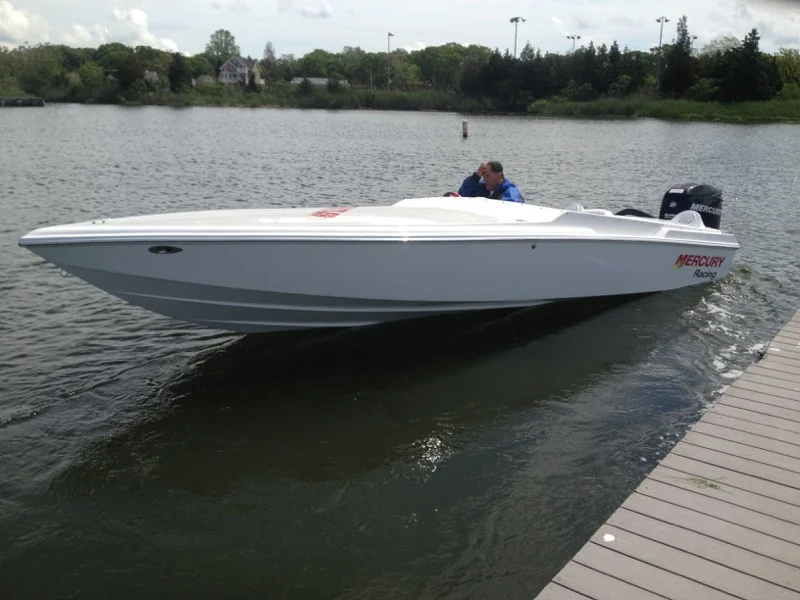 Hustler PT221: A Modern Single Engine Performance Boat — Wave To Wave