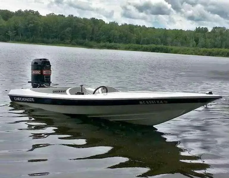 Bill Combs and the Winning Formula of Checkmate Boats — Wave To Wave