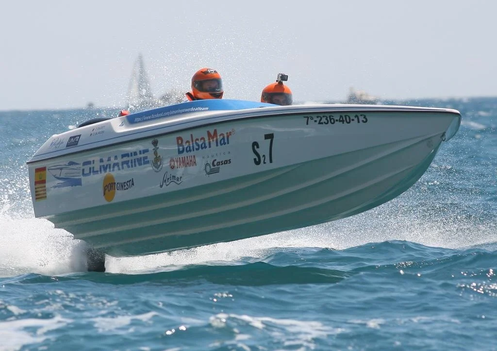 21 Phantom: A Classic European Race Boat — Wave To Wave