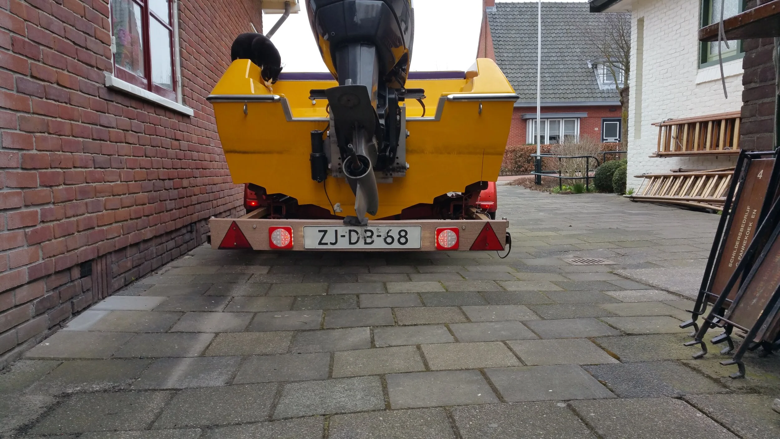 21 Phantom: A Classic European Race Boat — Wave To Wave