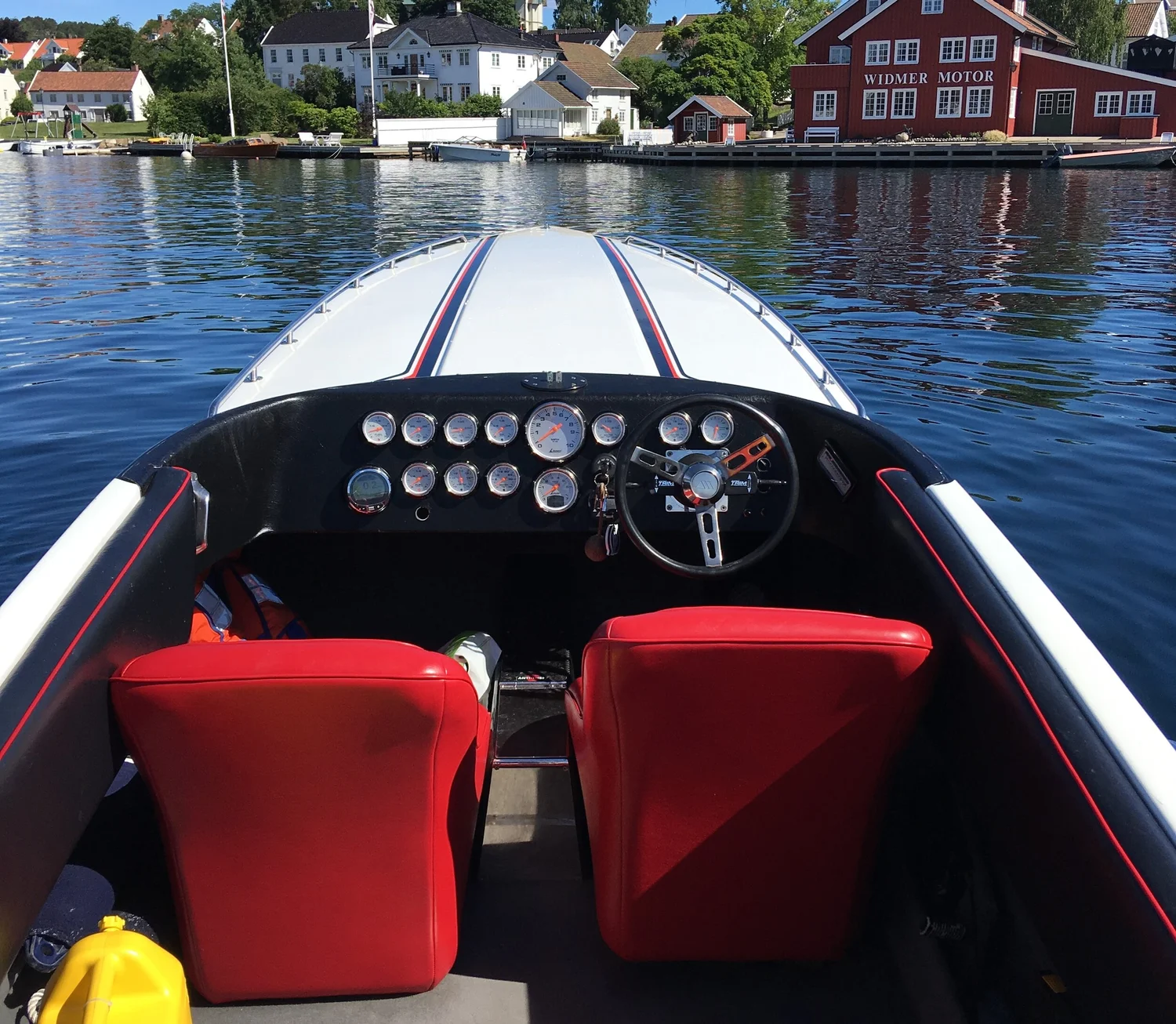 Phantom 25: Modern Outboard Power for a Classic Offshore Sport Boat ...