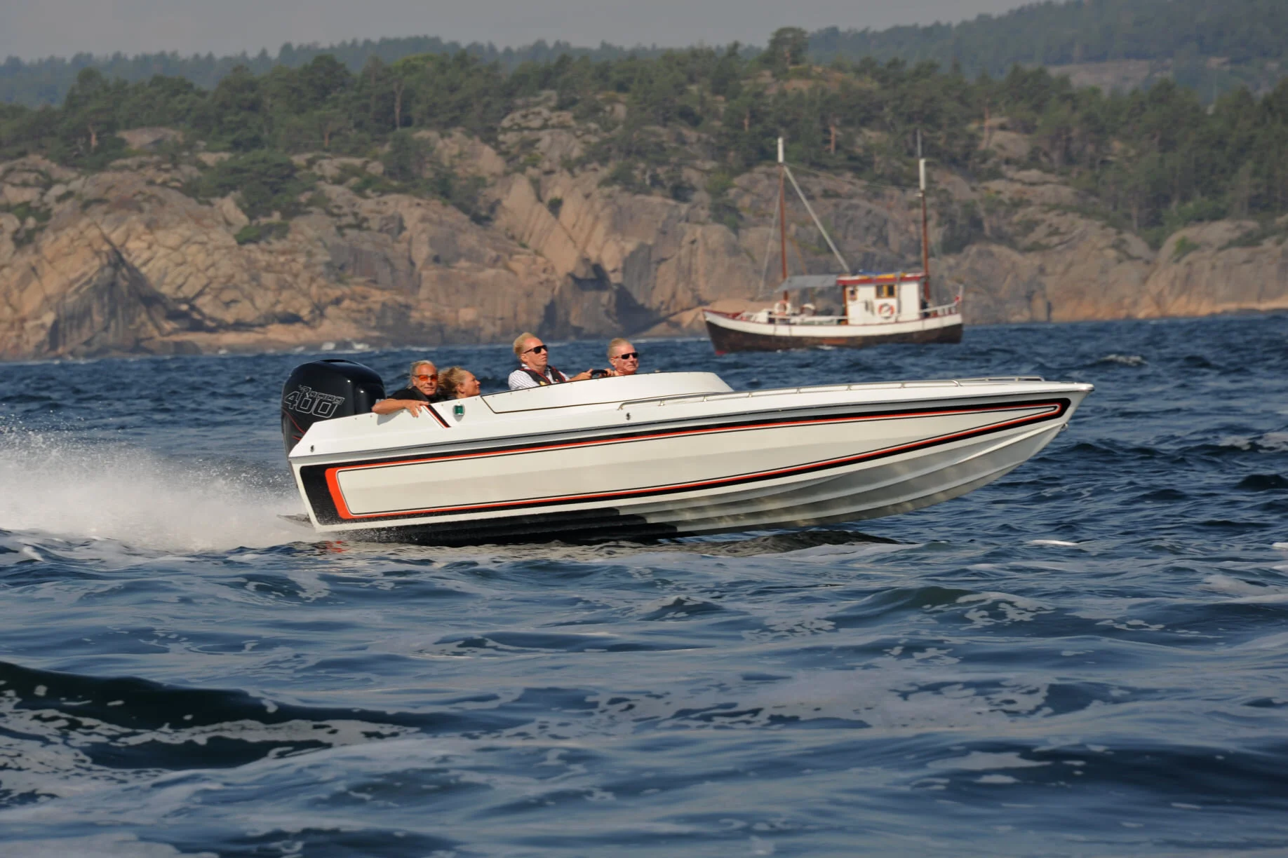 Phantom 25: Modern Outboard Power for a Classic Offshore Sport Boat ...