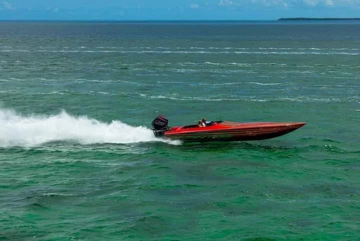 Red Rocket Phantom 30 Flies with Twin Mercury Racing 300Rs: Race Boat ...