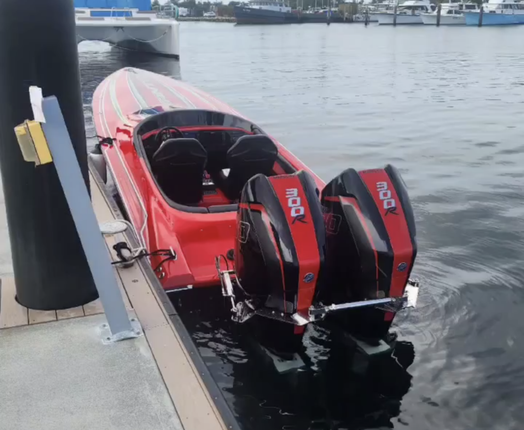 Red Rocket Phantom 30 Flies with Twin Mercury Racing 300Rs: Race Boat ...