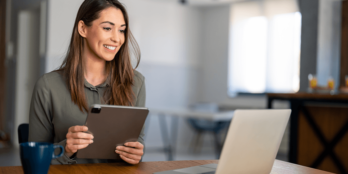 Choosing Between Custom & Off-the-Shelf eLearning: Intellezy