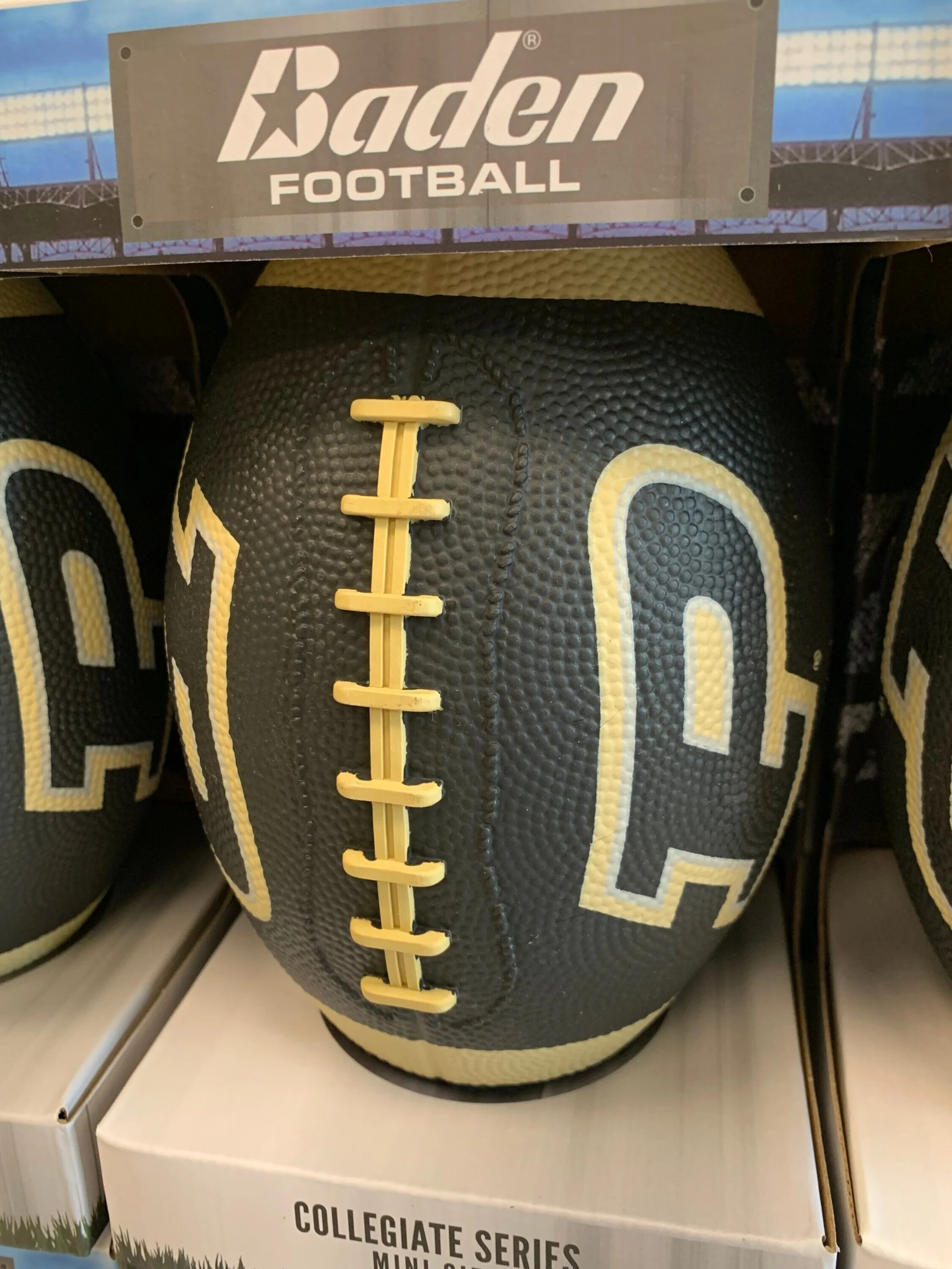 Discount Den — Sporting Goods