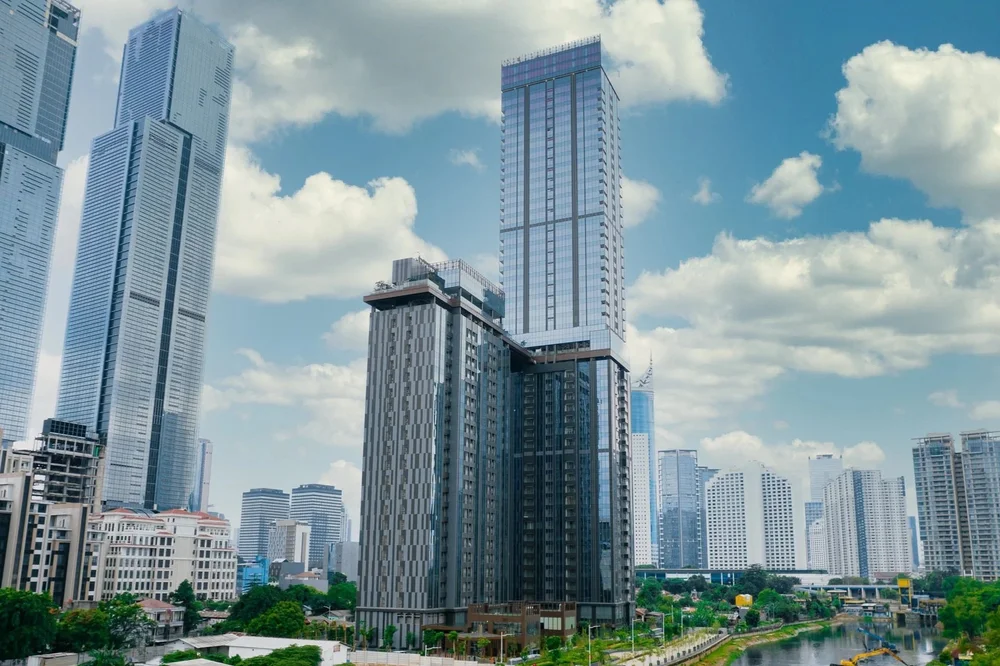 PROMENADE — FIFTY SEVEN PROMENADE - ICONIC URBAN LIVING - JAKARTA