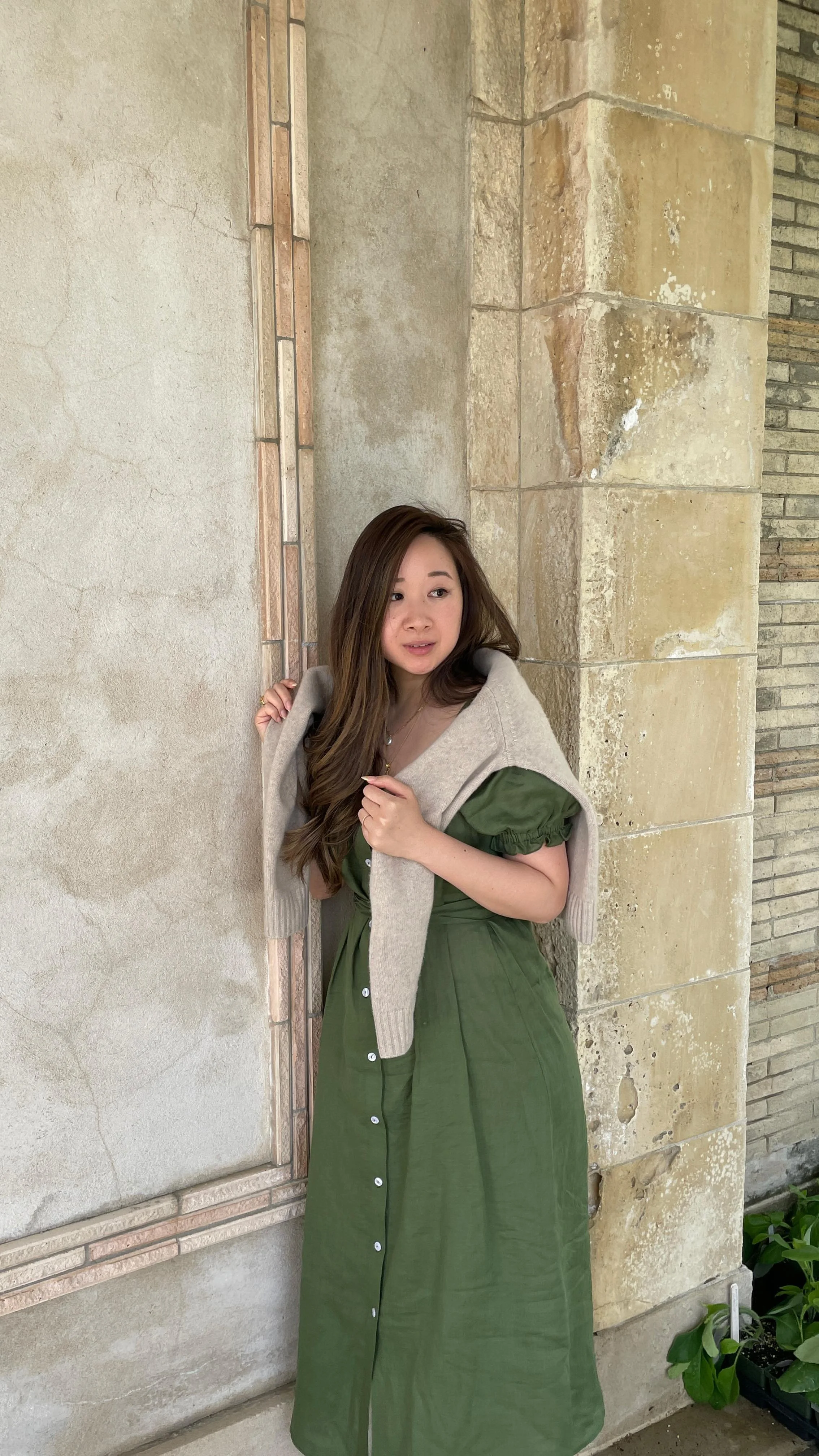 5 Red Bag Outfit Ideas | Happily Ever Style