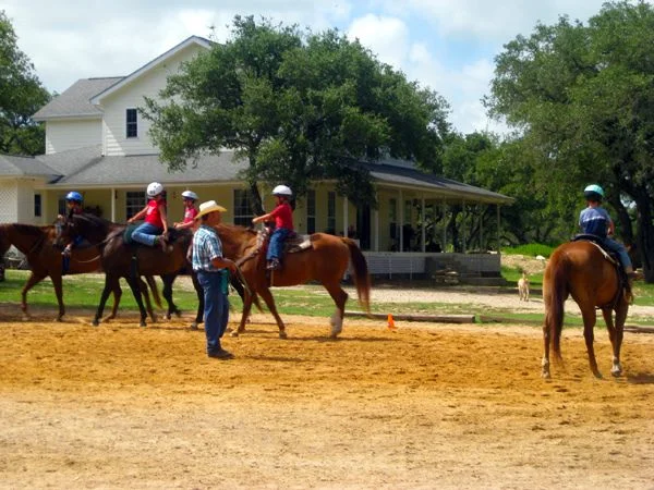 FAMILY HORSEBACK RIDING - Making Memories