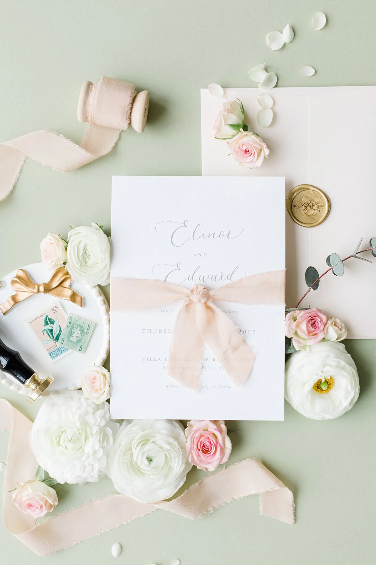 How many invitations do you need to order for your wedding? — Olive ...
