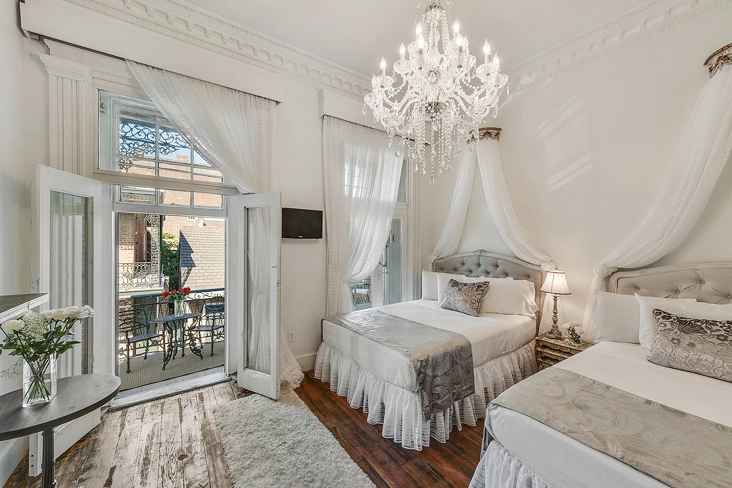 Royal Suite #4 — French Quarter Mansion
