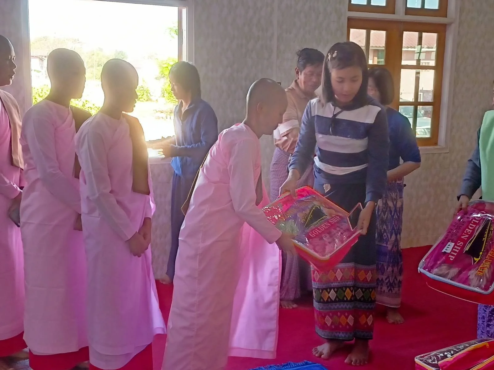 Distributing warmth at Buddhist nunneries — Insight Myanmar