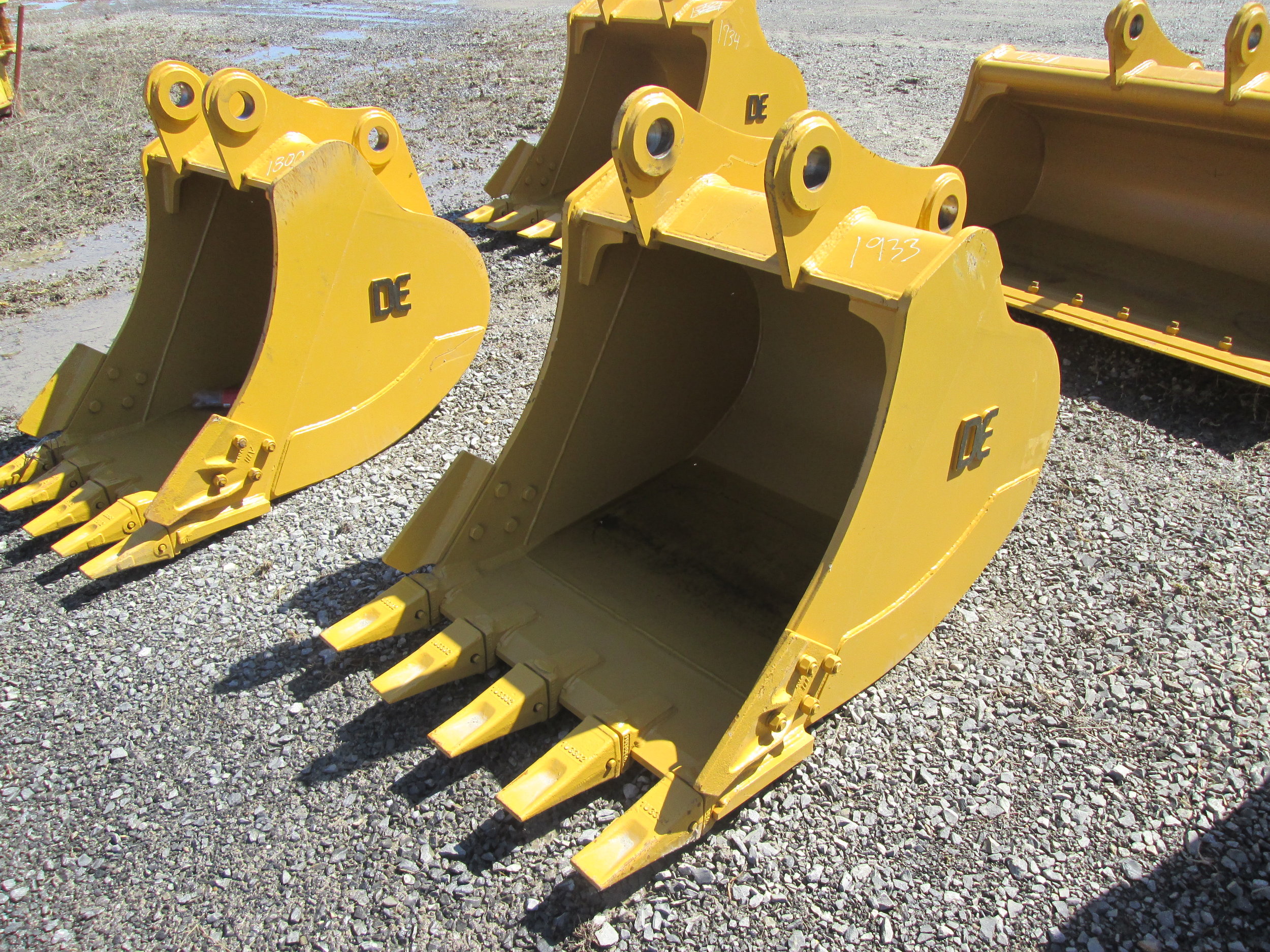 Tooth Buckets 31"-40" — Carroll Equipment - CNY'S Best Place For ...