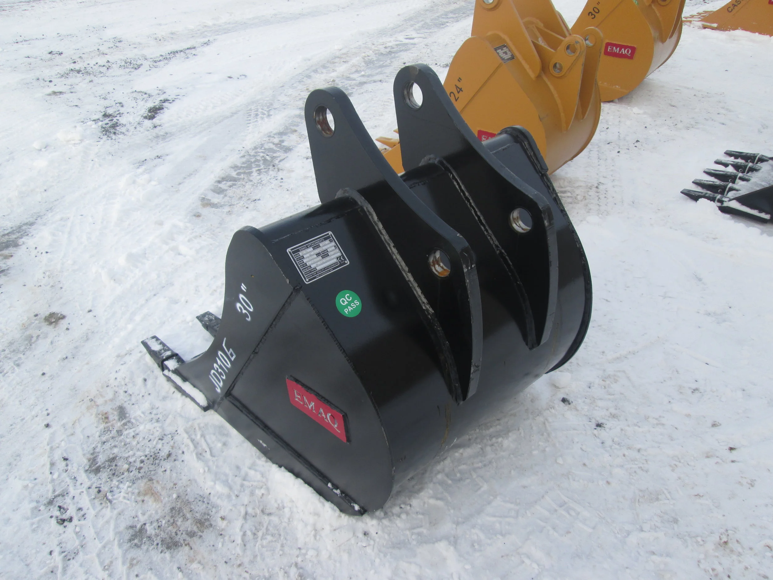 #9697 -30” New EMAQ Tooth Bucket John Deere 310G - REGULAR PRICE $1,363 ...