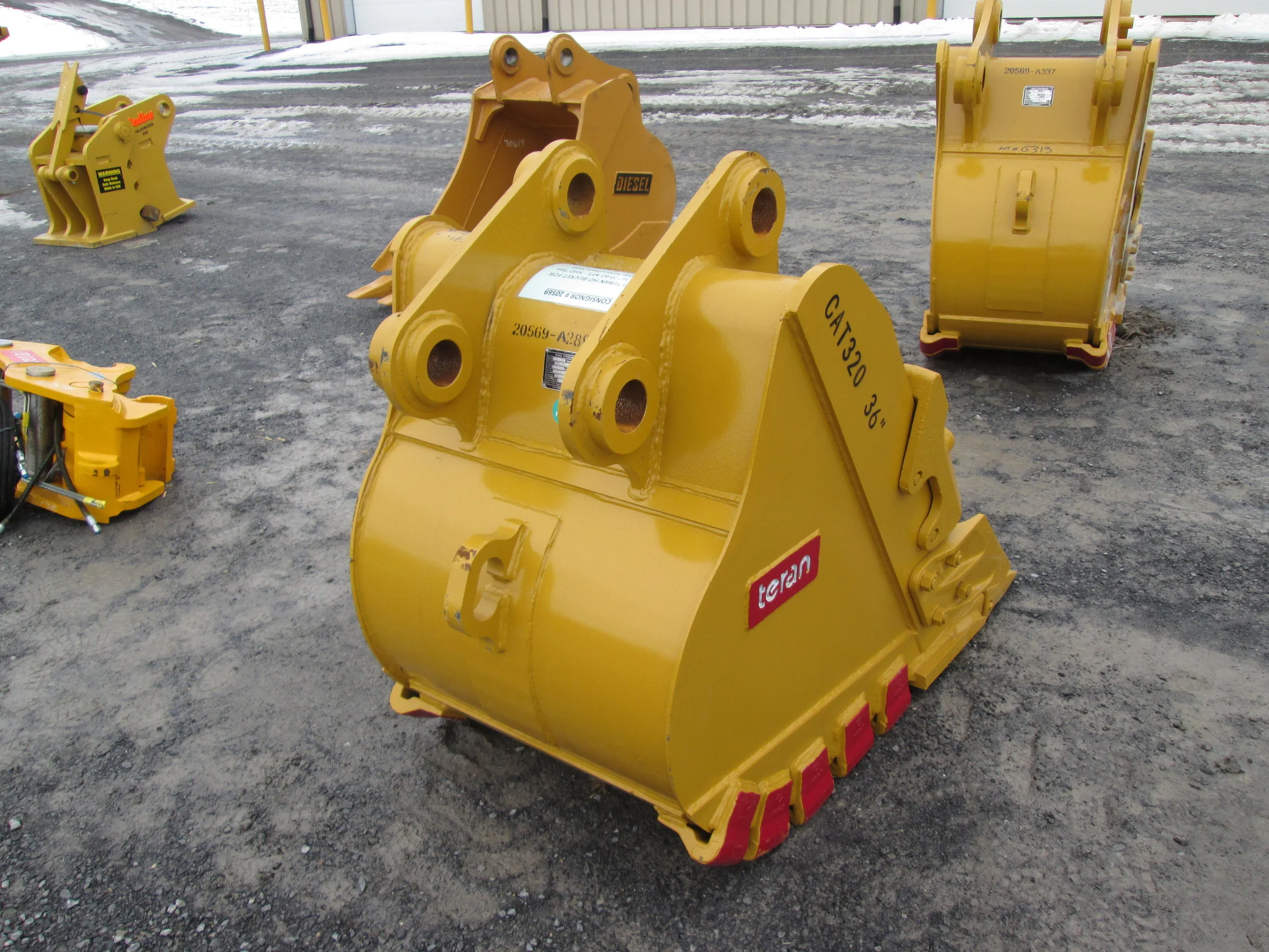 Tooth Buckets 31"-40" — Carroll Equipment - CNY'S Best Place For ...