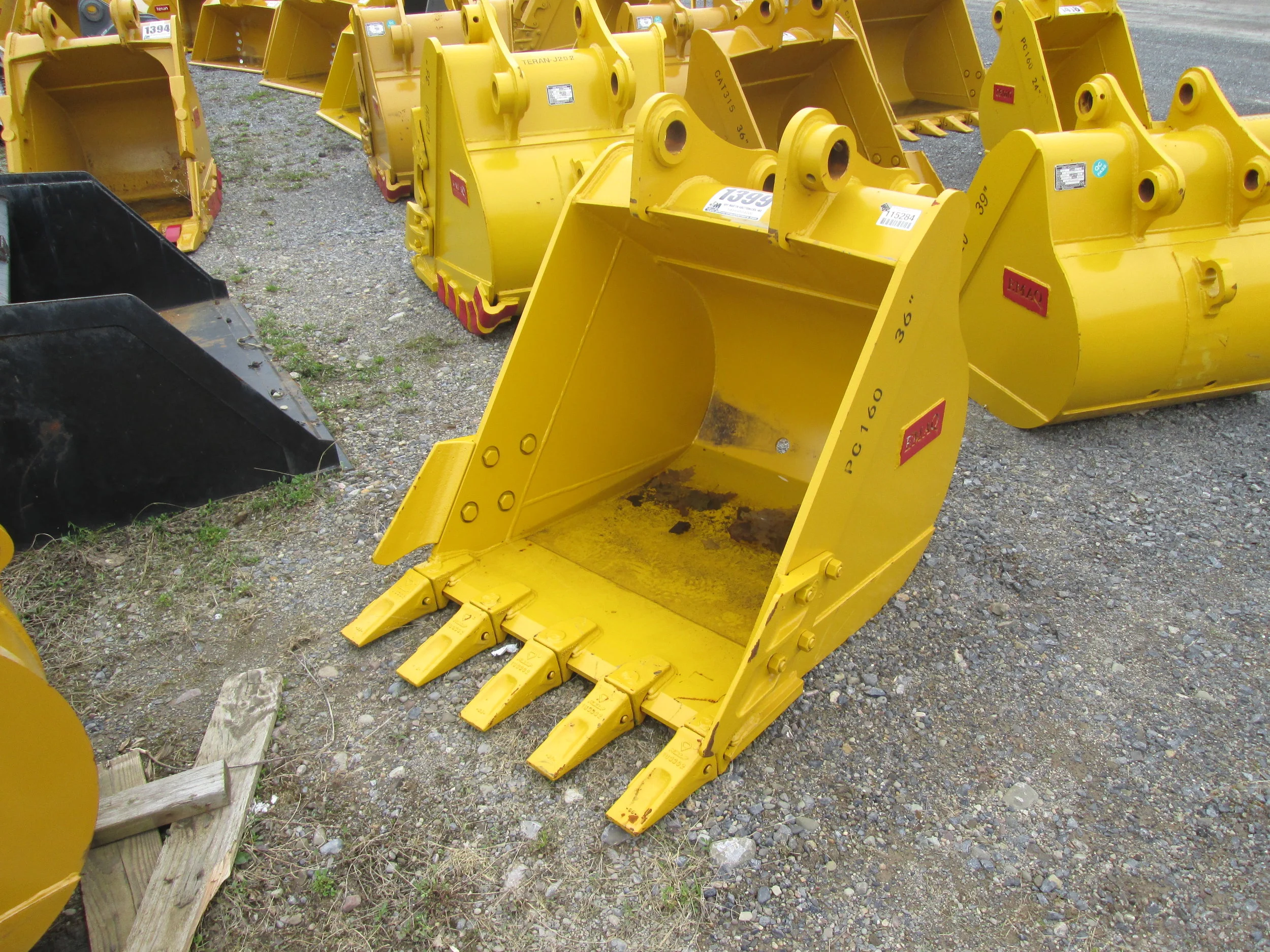 Tooth Buckets 31"-40" — Carroll Equipment - CNY'S Best Place For ...