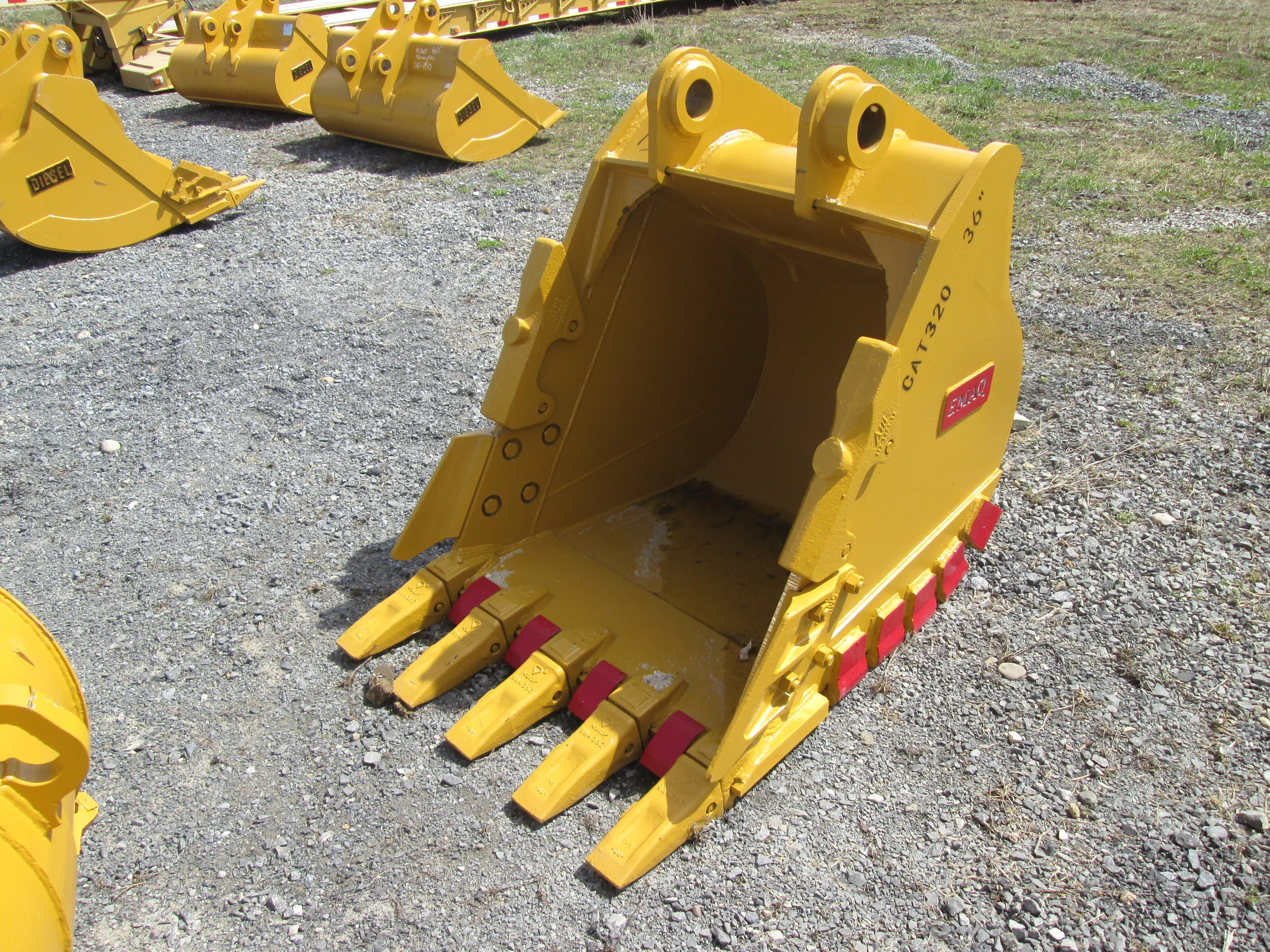 Tooth Buckets 31"-40" — Carroll Equipment - CNY'S Best Place For ...