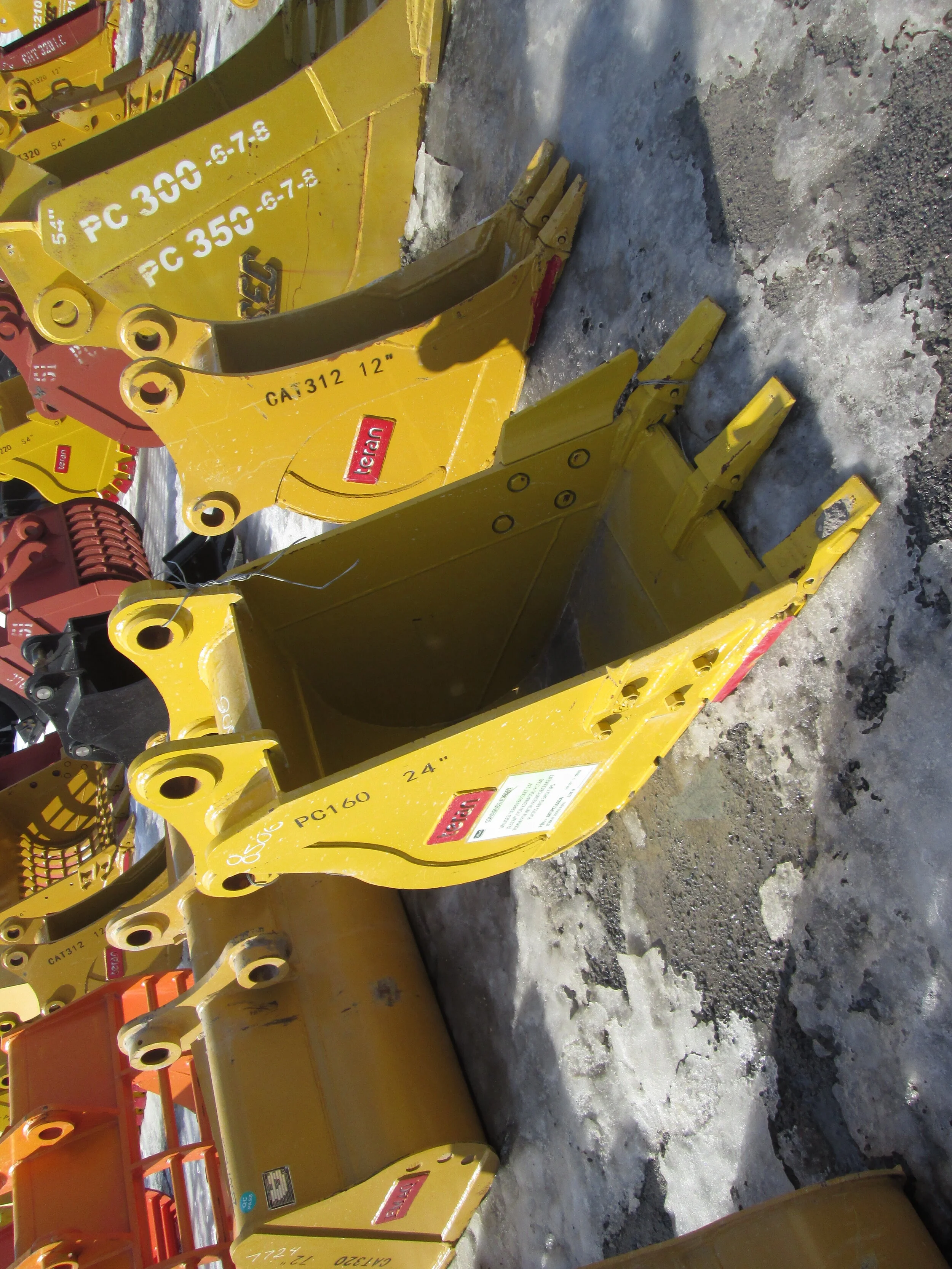 #3807- NEW 24" Emaq Tooth Bucket Kobelco SK150, Komatsu PC150, PC160 ...