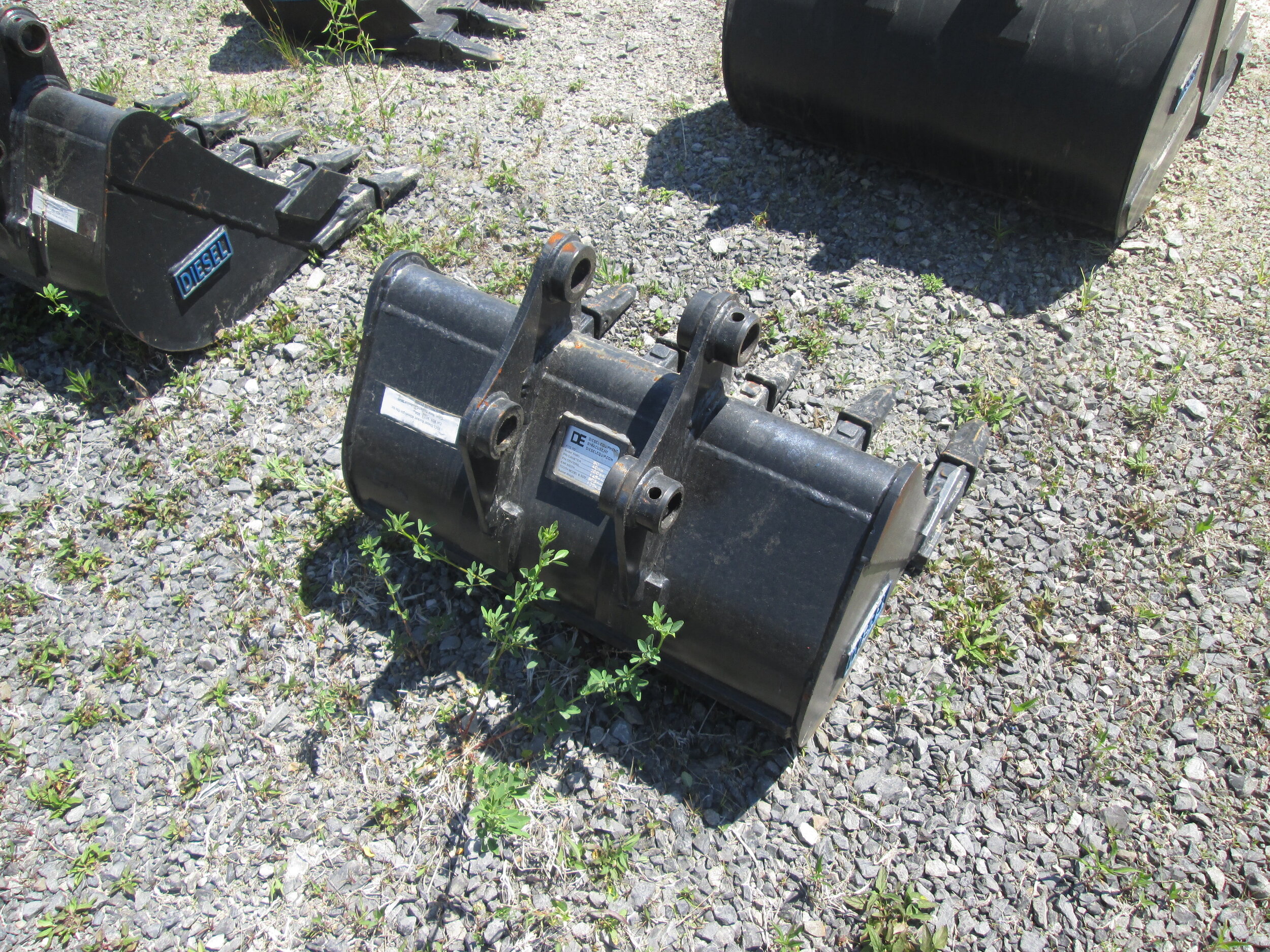 #1761- New 30" Diesel Tooth Bucket CAT303, 303.5, 304D - REGULAR PRICE ...