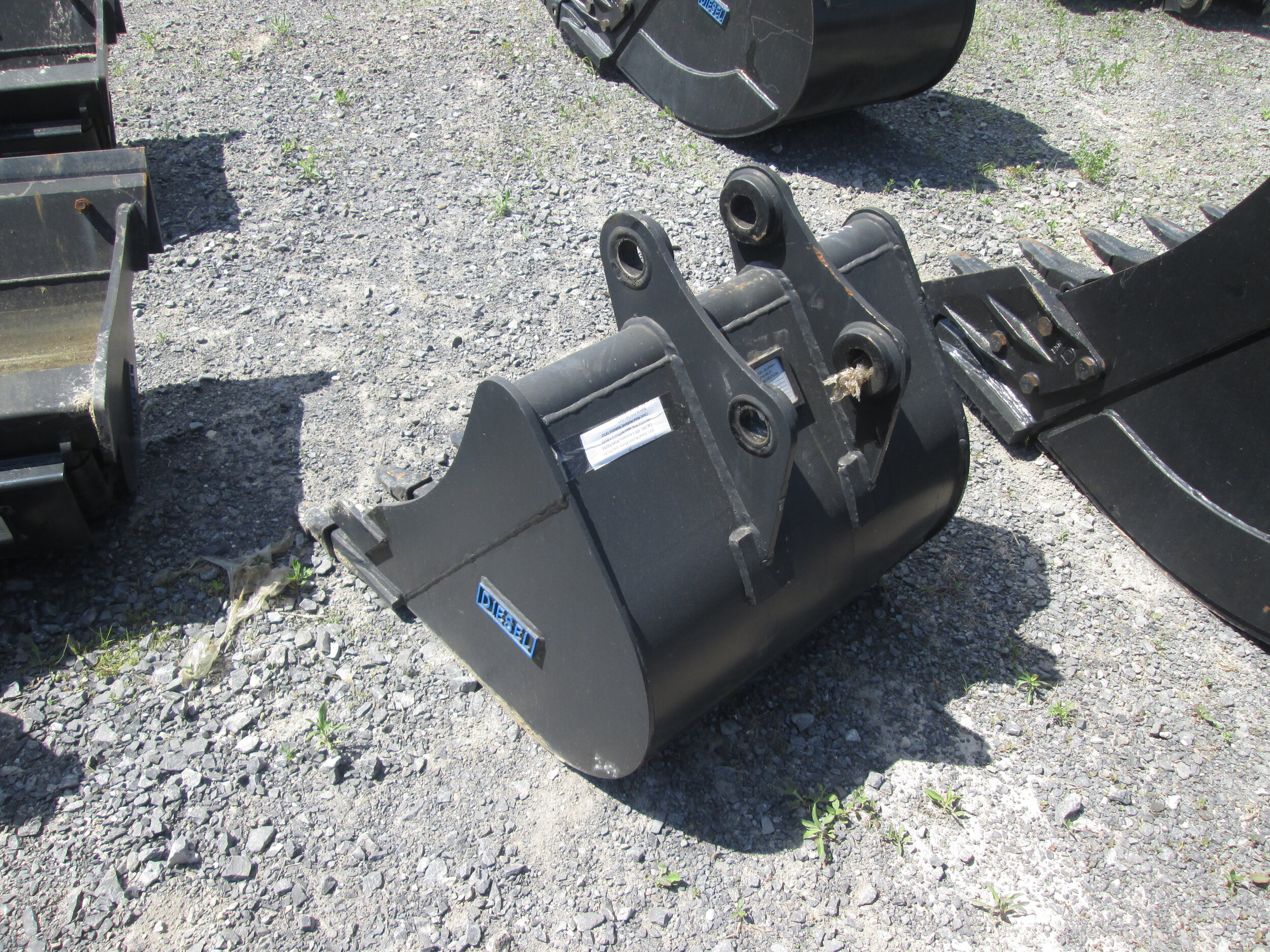 #1459- New 30" Diesel Tooth Bucket CAT304, 305 - REGULAR PRICE $1,558. ...