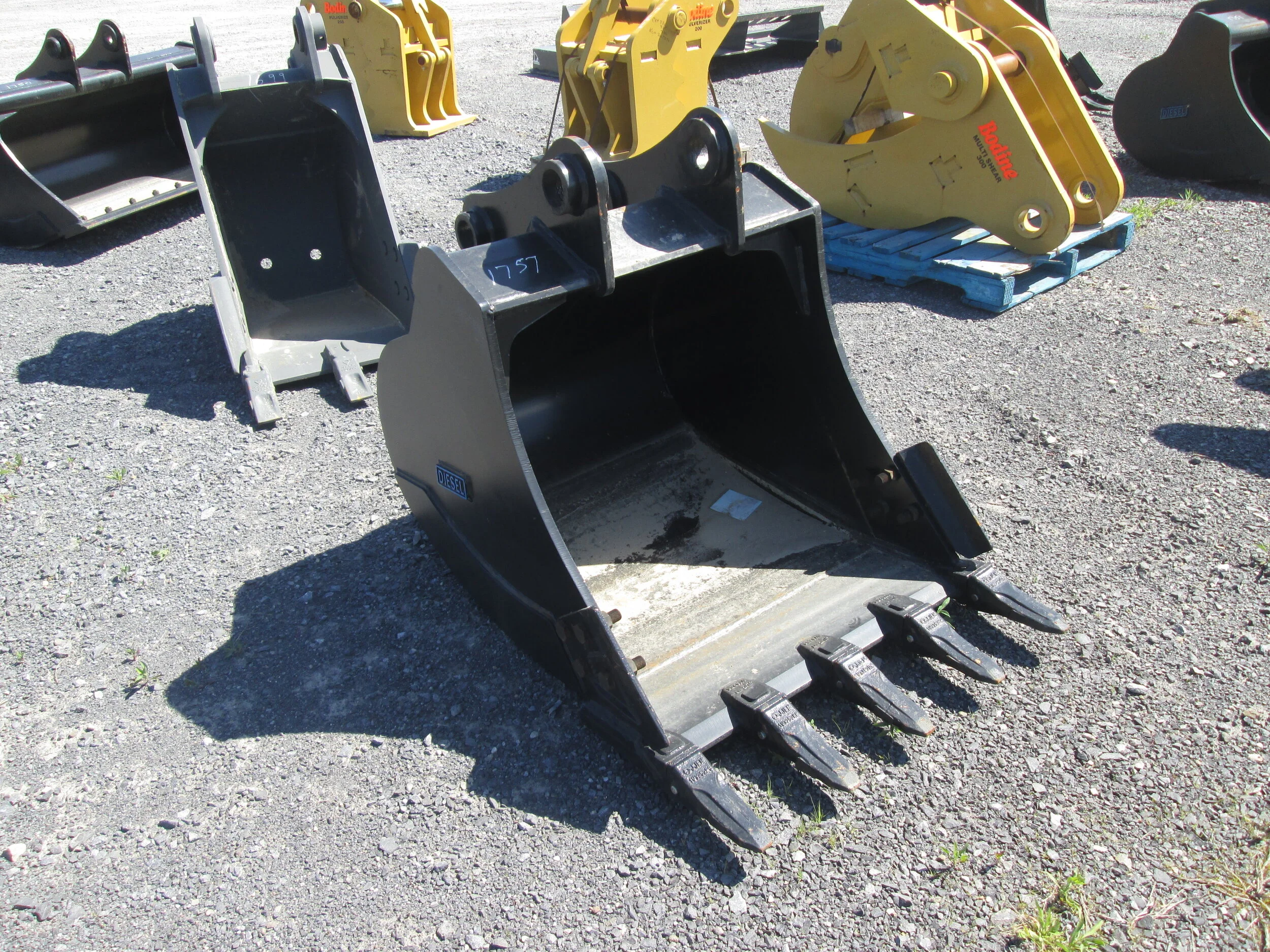 Tooth Buckets 31"-40" — Carroll Equipment - CNY'S Best Place For ...