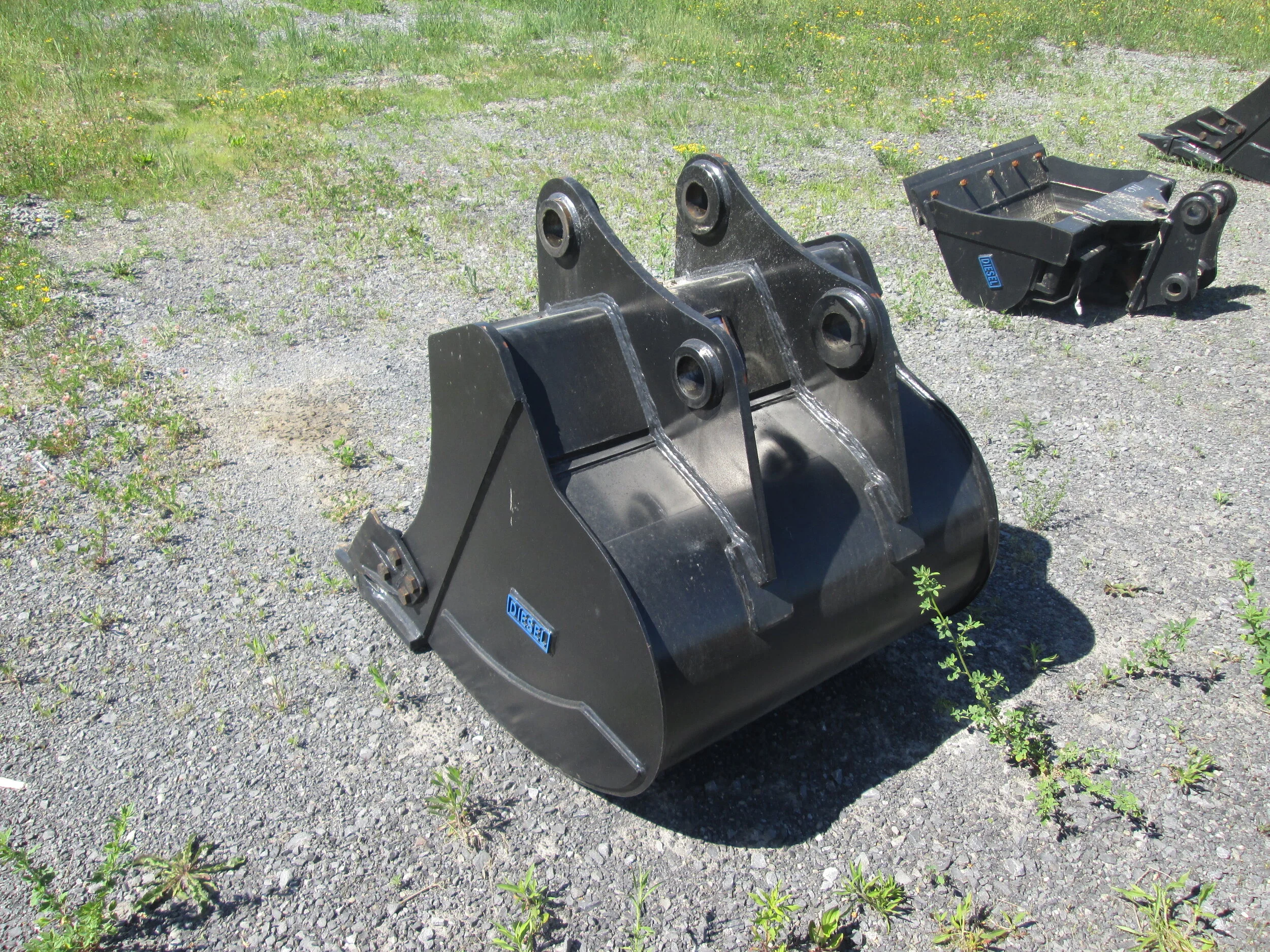 Tooth Buckets 31"-40" — Carroll Equipment - CNY'S Best Place For ...