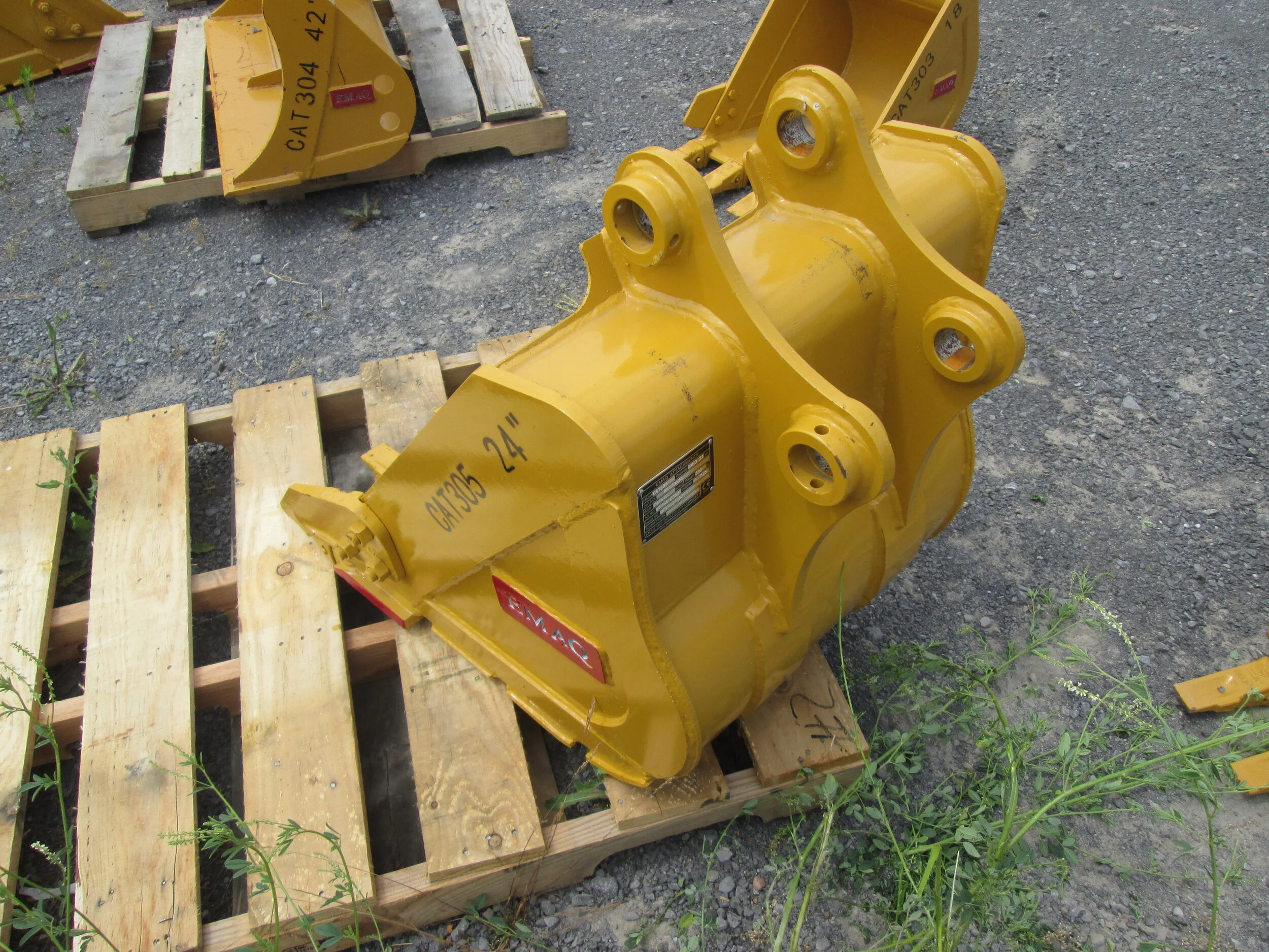 #5380- New 24" EMAQ Tooth Bucket. CAT305C, Hitachi EX50, New Holland 50 ...