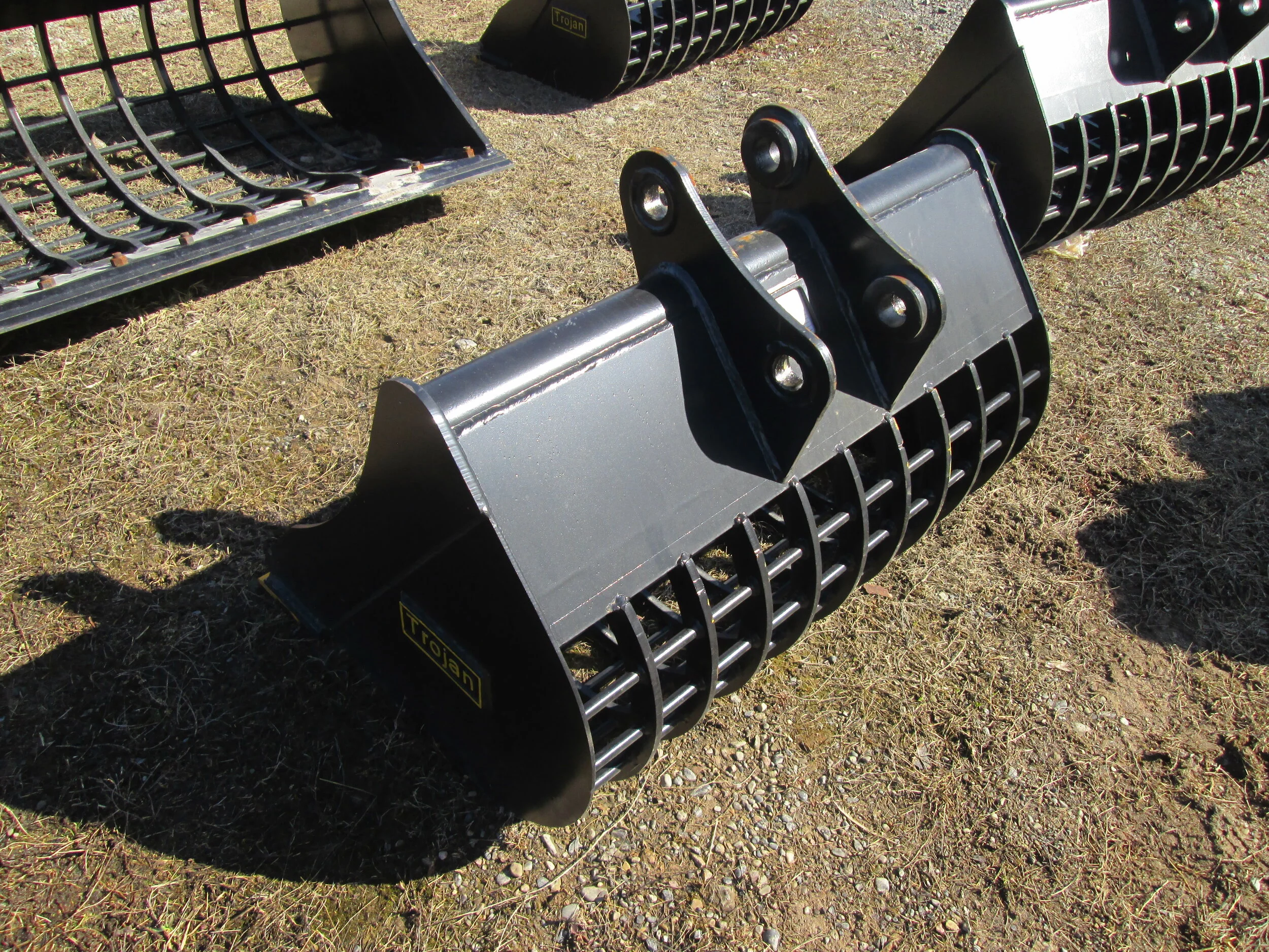 #7135 42"New DE/Trojan Skeleton Ditching Bucket, Cat 304C, Bobcat E50 ...