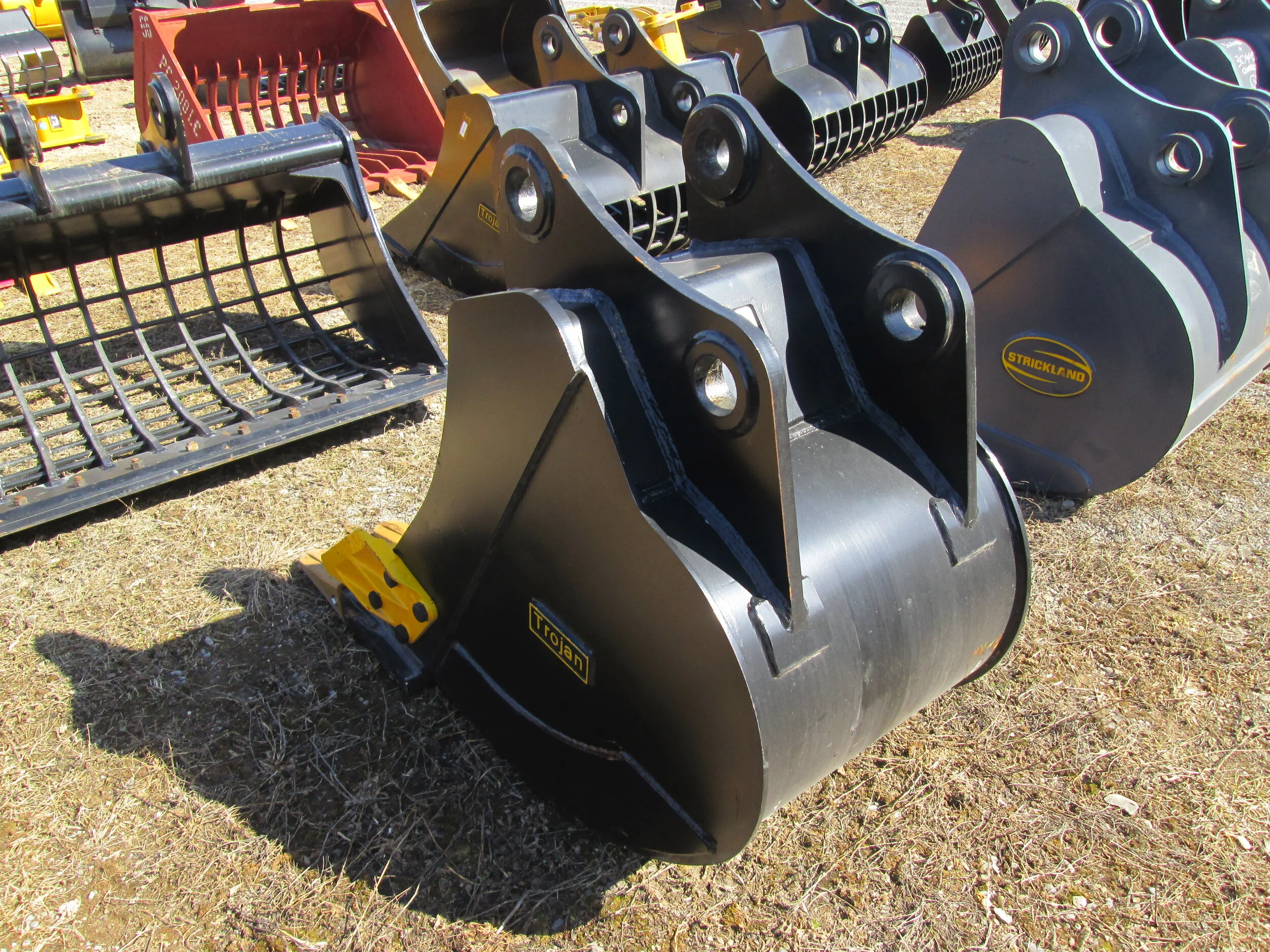 #7198- NEW 30" DE/Trojan Tooth Bucket Komatsu PC200, PC210, PC220 ...