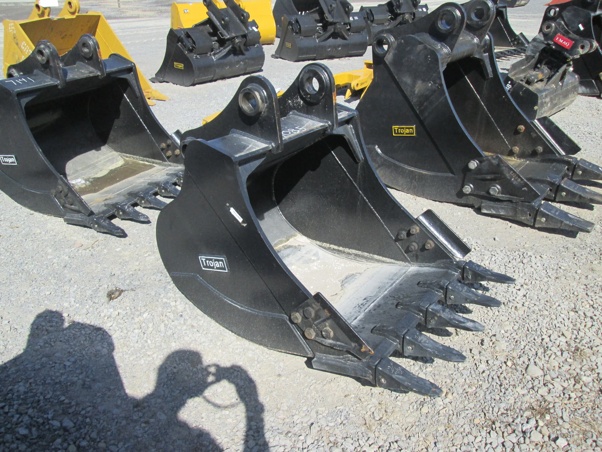 Tooth Buckets 31"-40" — Carroll Equipment - CNY'S Best Place For ...