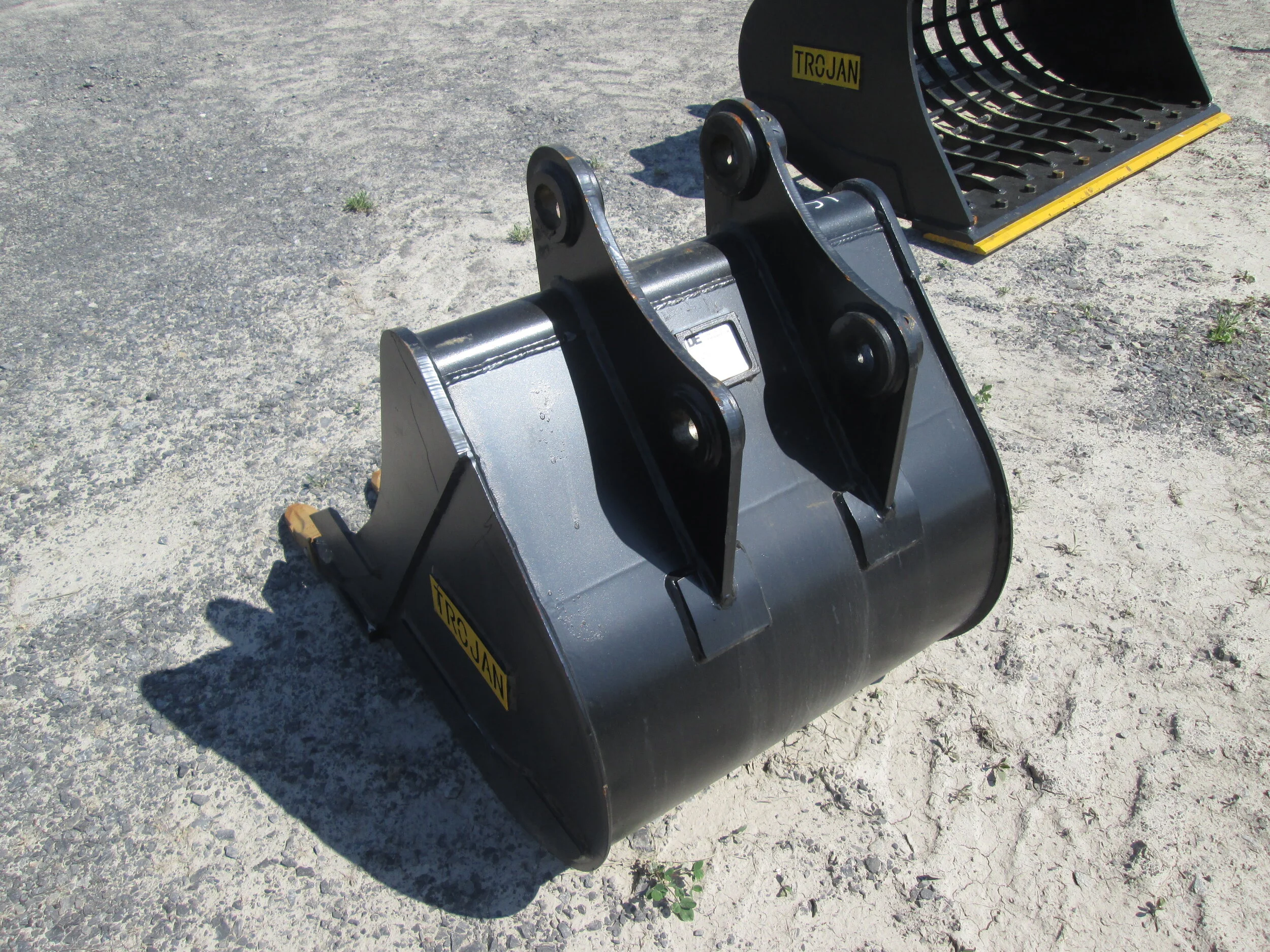 #1514- New 30" DE/Trojan Tooth Bucket CAT307D - REGULAR PRICE $2,598.96 ...
