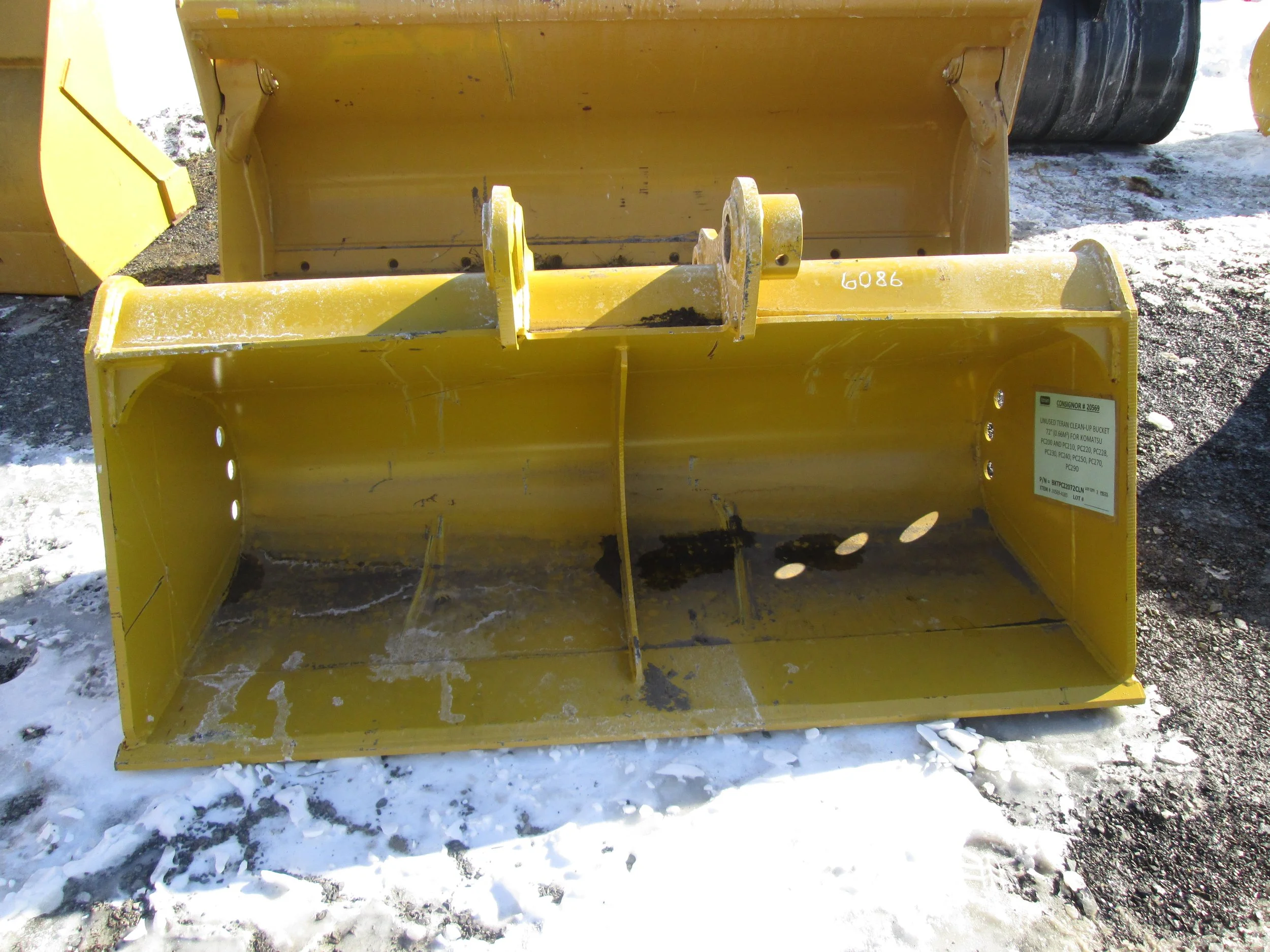 #3132- NEW 72" EMAQ Ditching Bucket Komatsu PC220, Kobelco SK200 CAT ...