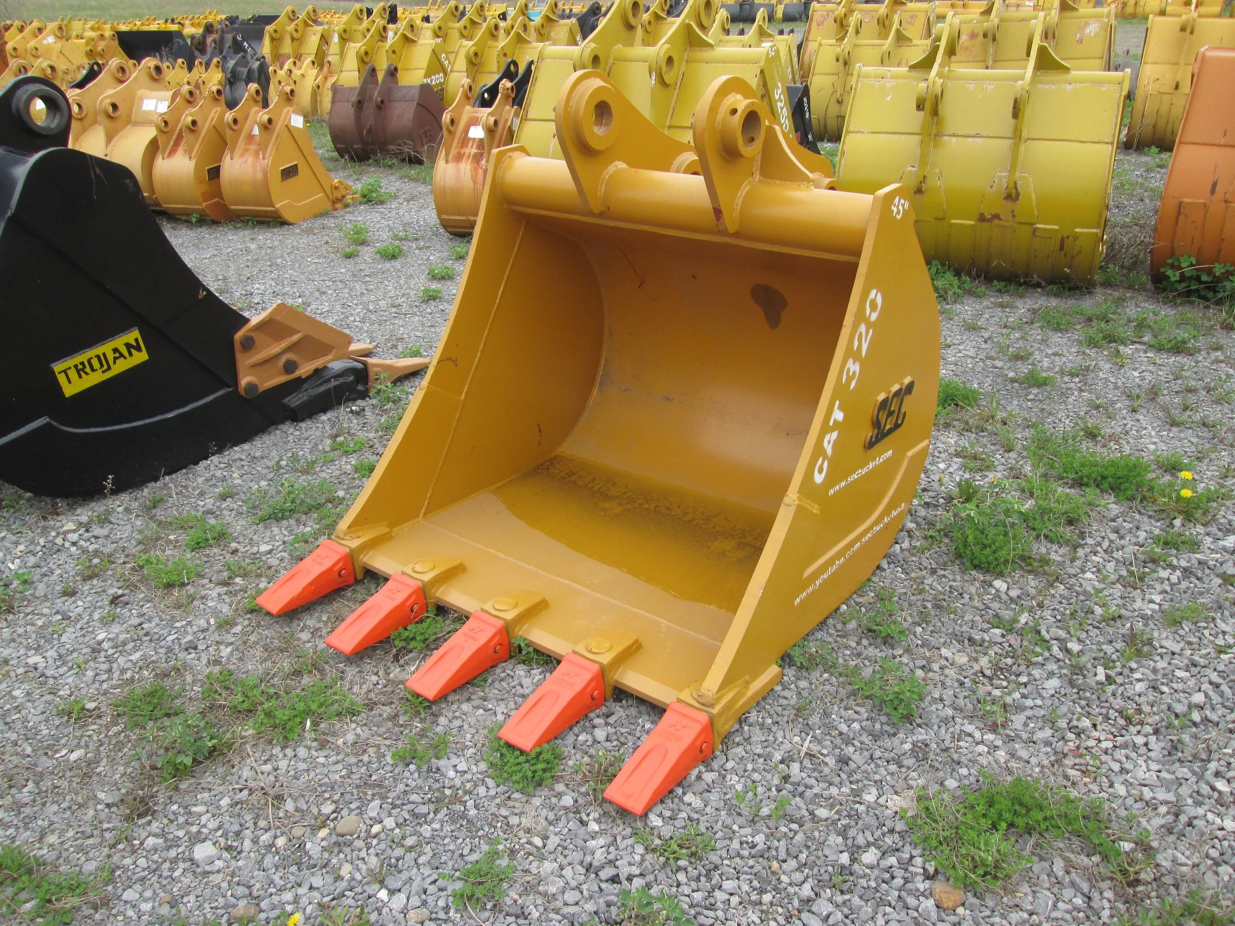 #9560- 45" New SEC Tooth Bucket CAT320, Hitachi EX200, John Deere JD200 ...